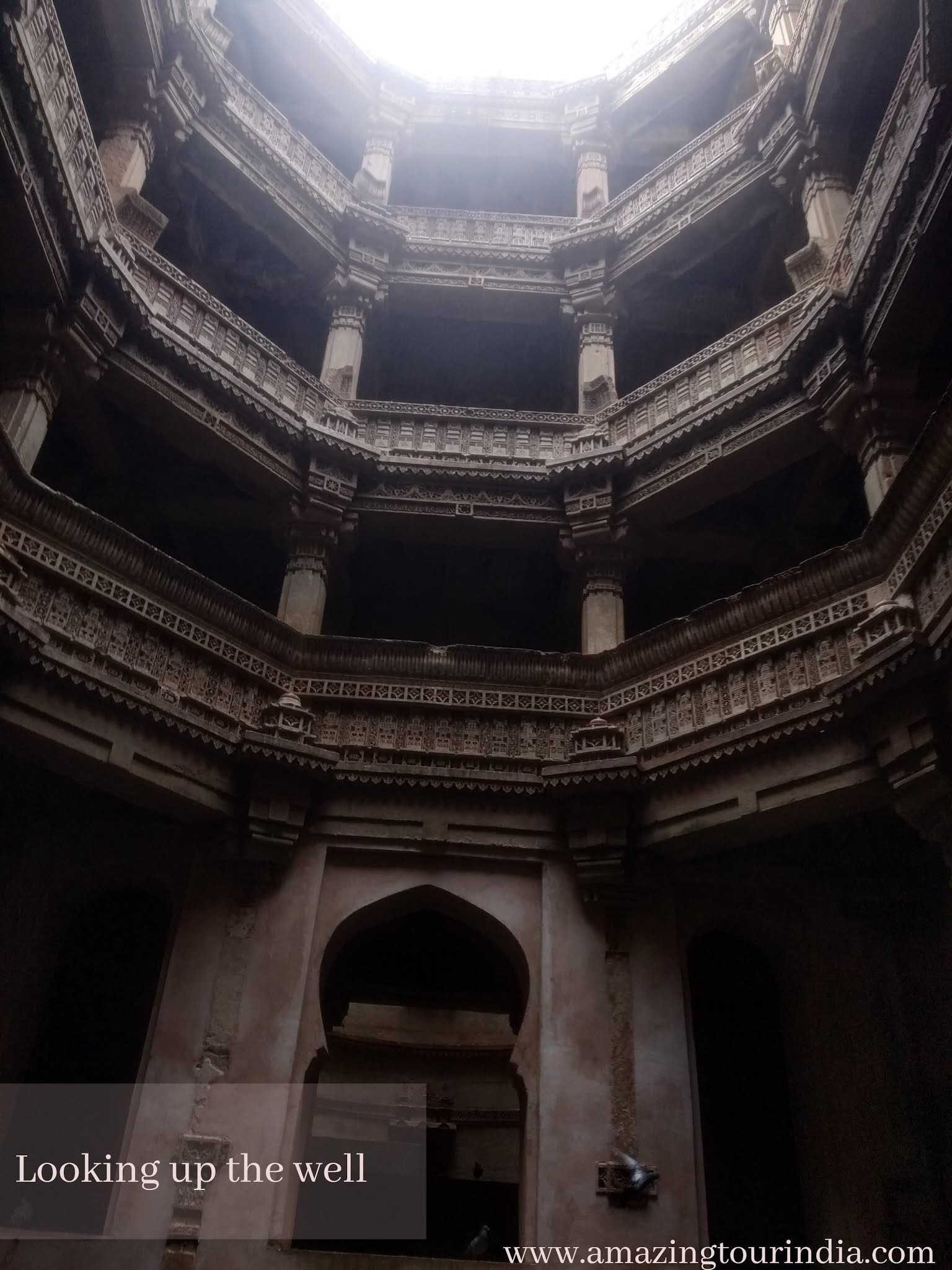 Everything need to know about Adalaj Ni Vav - Amazing Tour India ...