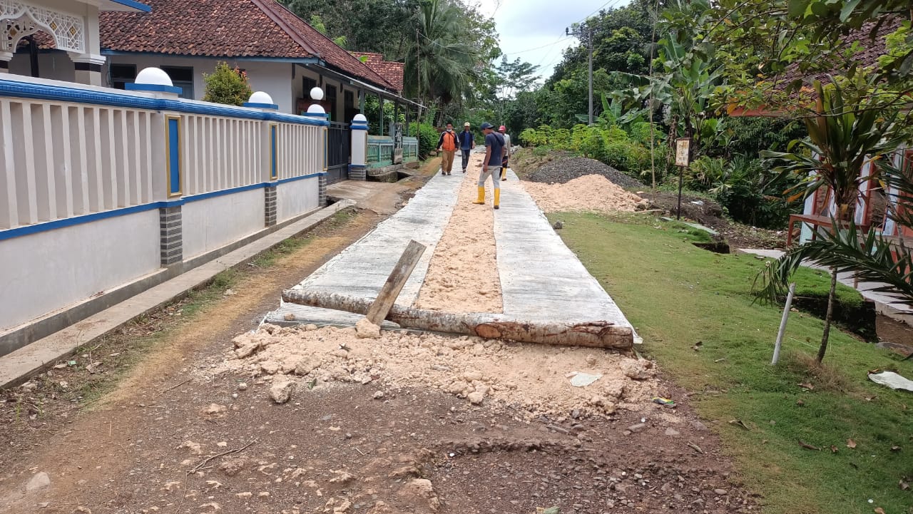 Pembangunan Cor Jalan Dusun Sukasari RT 02 RW 05 Desa Mekarsari ...