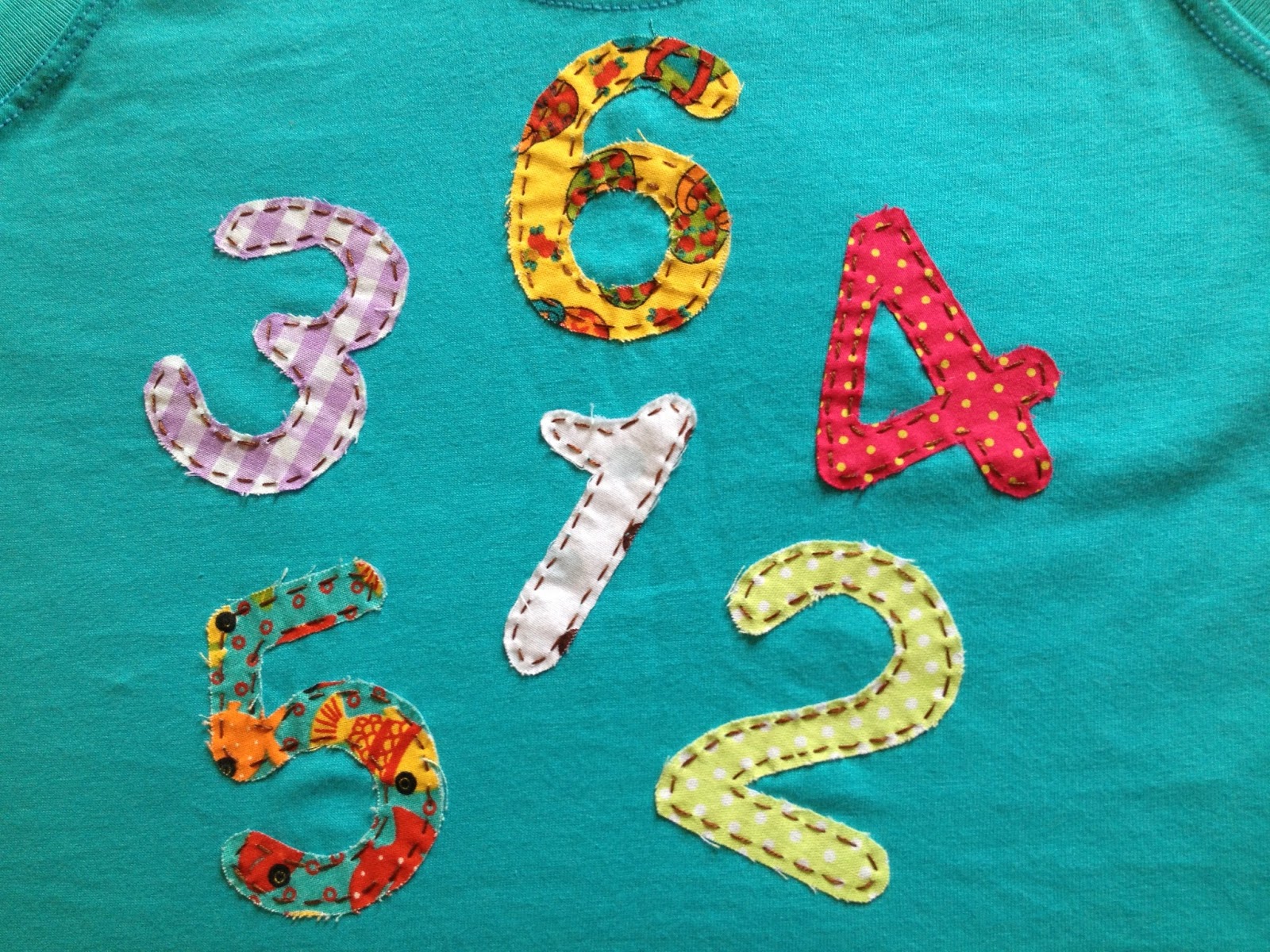Ateliê Gente Pequena: Camiseta infantil customizada - Números divetidos