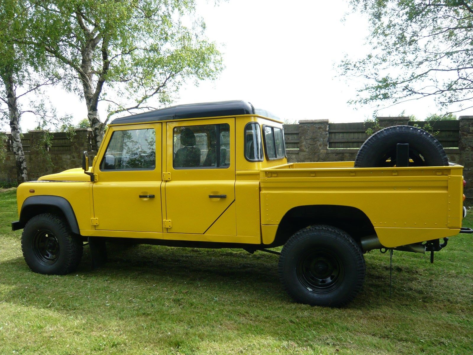 Landrover Defender: Land Rover Defender 130 TDCi Double cab Hi Cap Pick up.