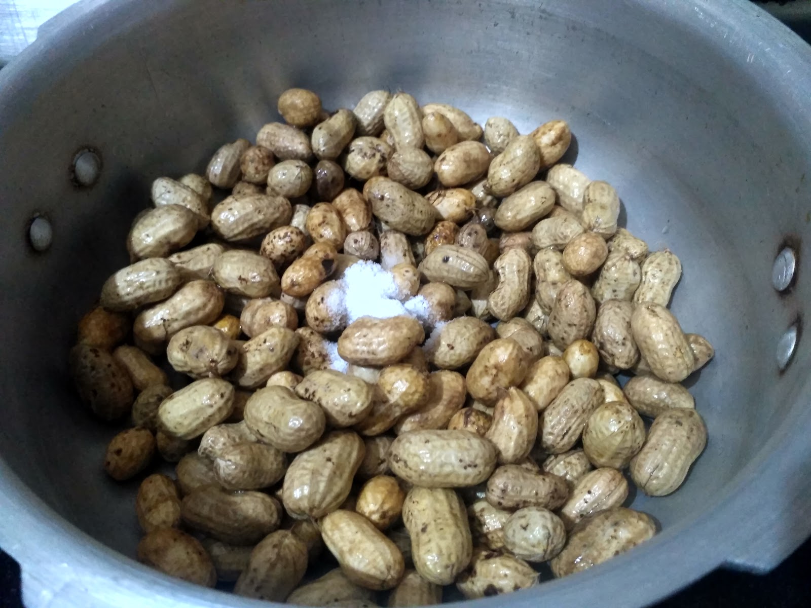 Boiled peanuts / boiled groundnuts / cooking basics