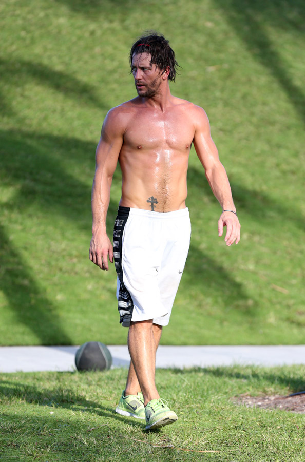 Josh Button Shirtless Workout | Oh yes I am