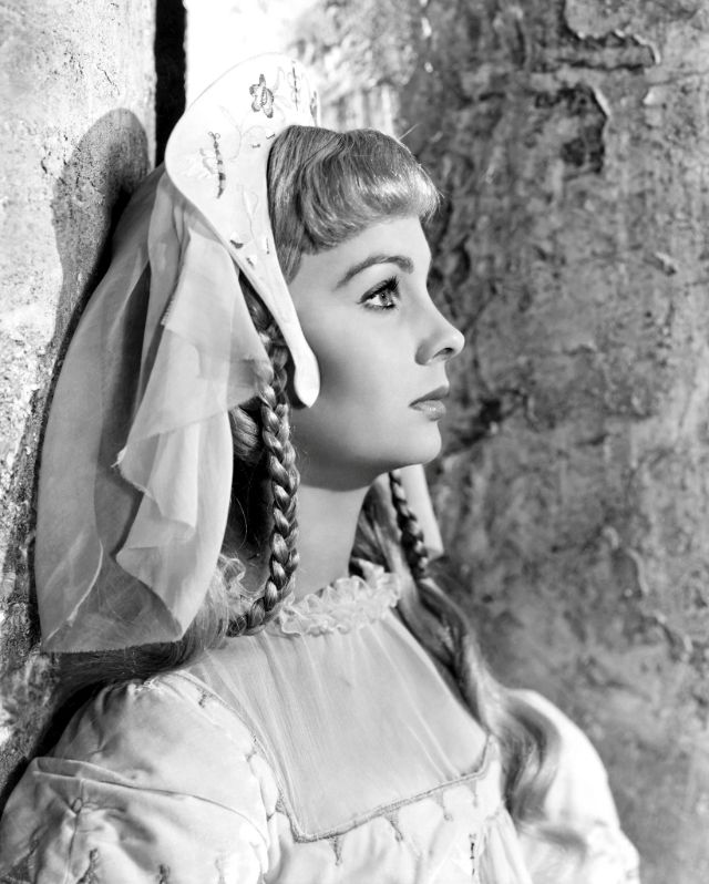 40 Gorgeous Photos of Jean Simmons in the 1940s and '50s ~ Vintage Everyday