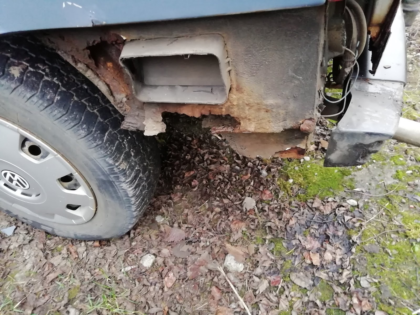 Biały the VW transporter T4 restoration: Rear Bumper removal