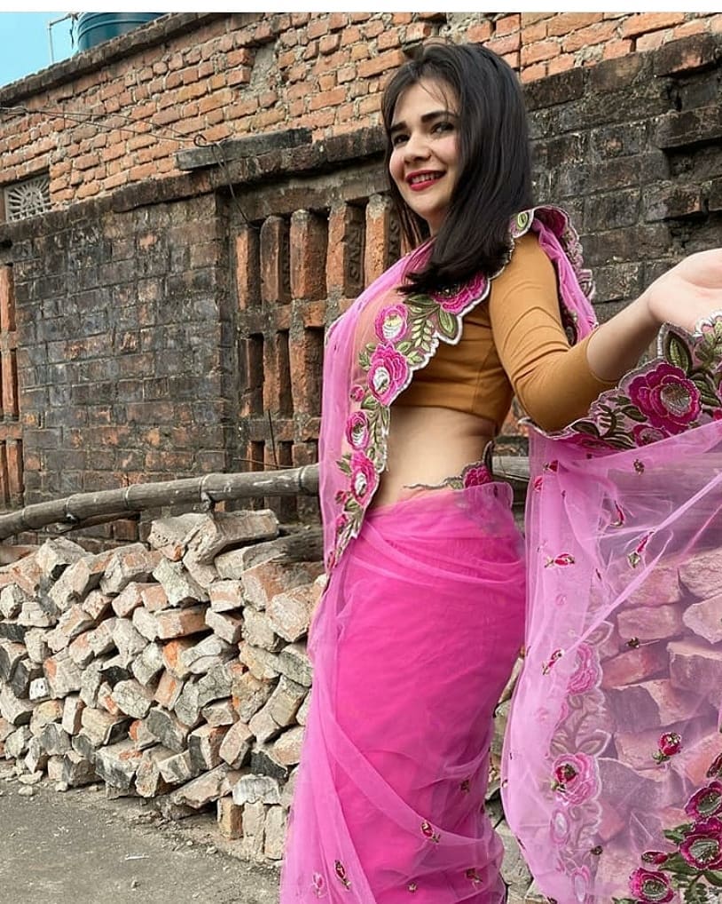 Beautiful Model Swati Mishra in Suit Photos - shoutoutly