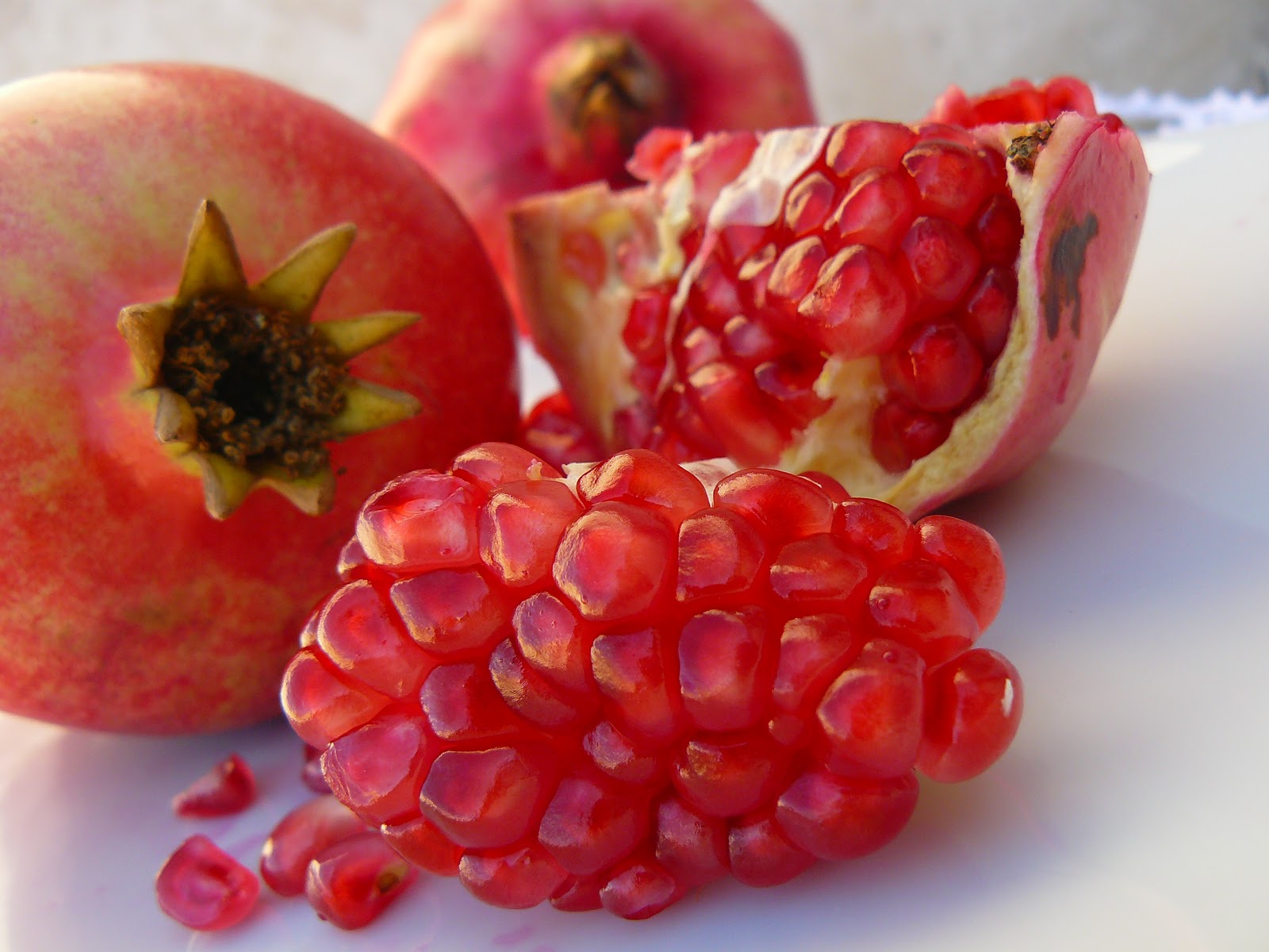 CALDEIRÃO DE PLANTAS MEDICINAIS: Romã: A fruta que atrai sorte e saúde.