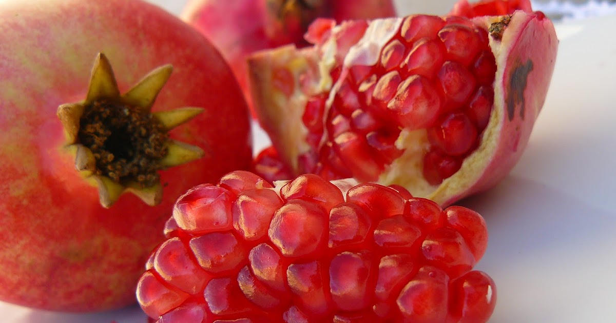 CALDEIRÃO DE PLANTAS MEDICINAIS: Romã: A fruta que atrai sorte e saúde.