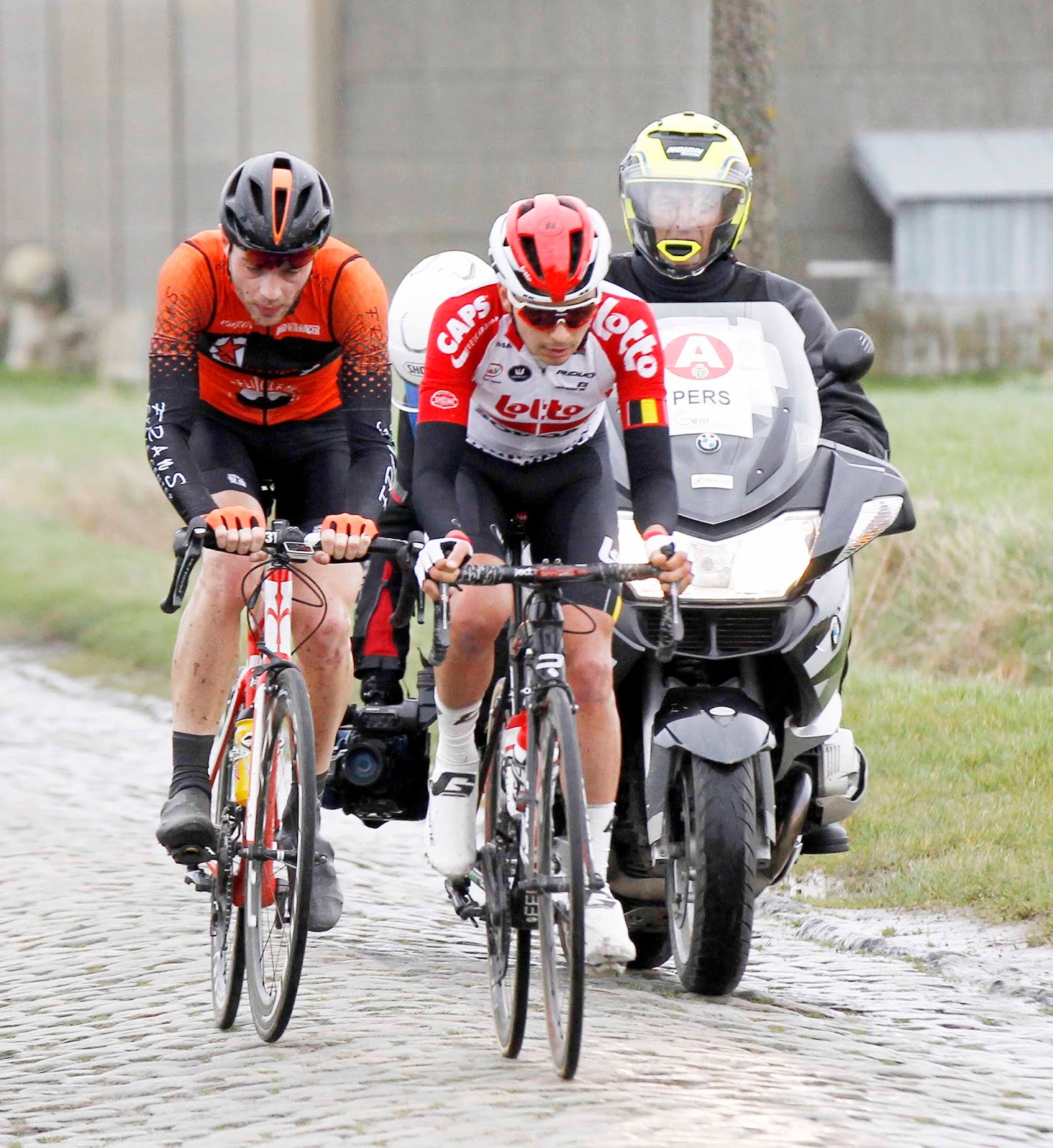 WIELERJAARBOEK - WIELERDAGBOEK - Senior Cycling Writer Bernard Callens