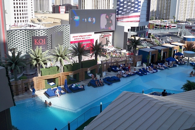 The Hopeful Traveler: The Cosmopolitan of Las Vegas: The Wraparound ...