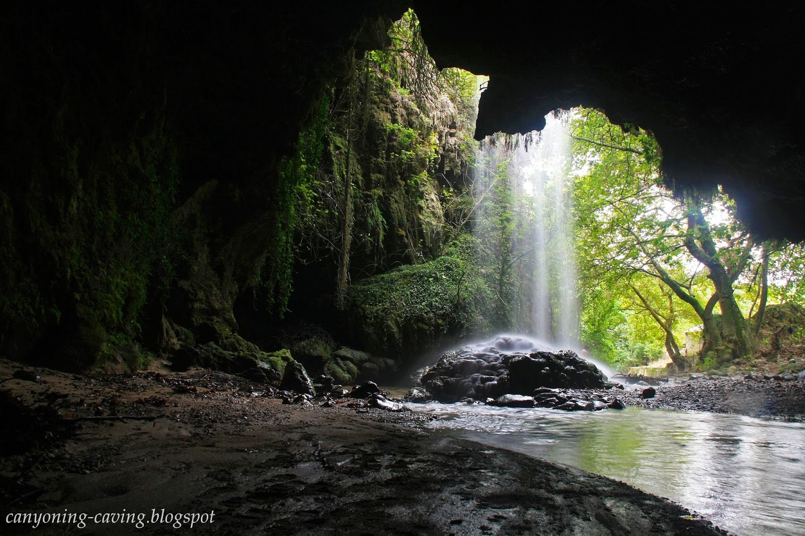 Canyoning - Caving: Καταρράκτης Ζεστών νερών, Σιδηρόκαστρο, Σέρρες