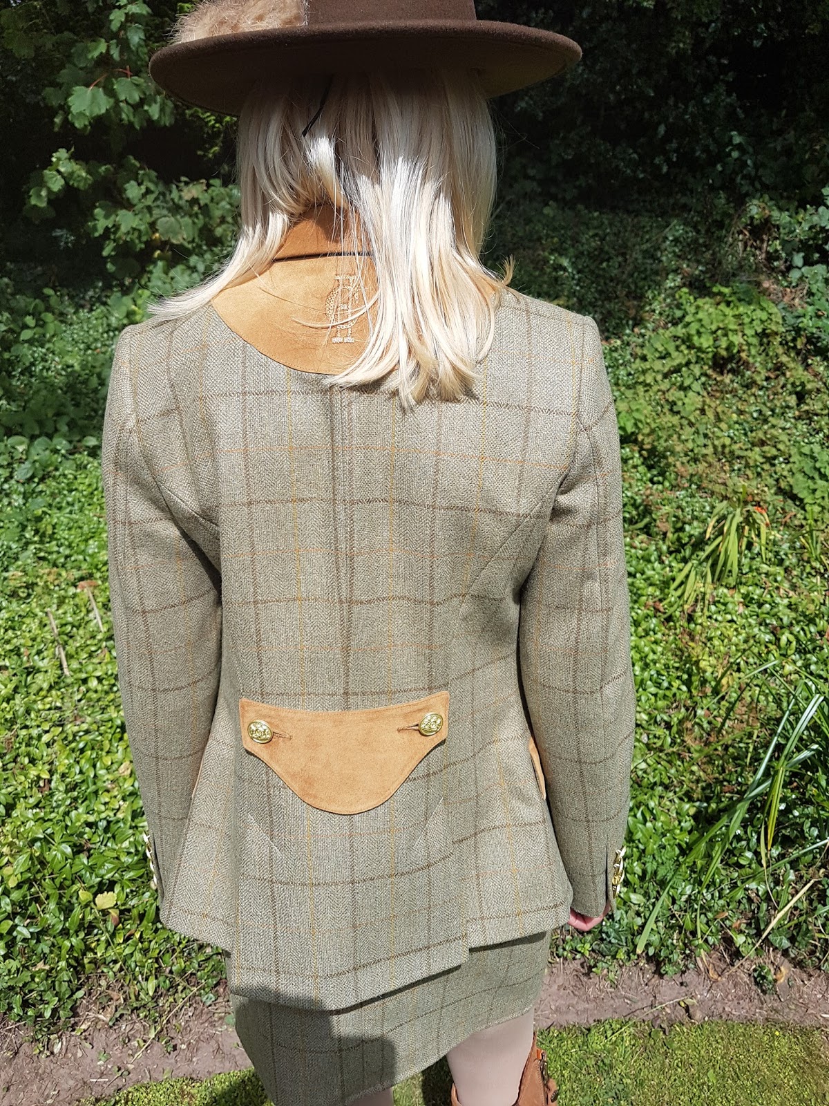 HOLLAND COOPER : TWEED WITH STYLE