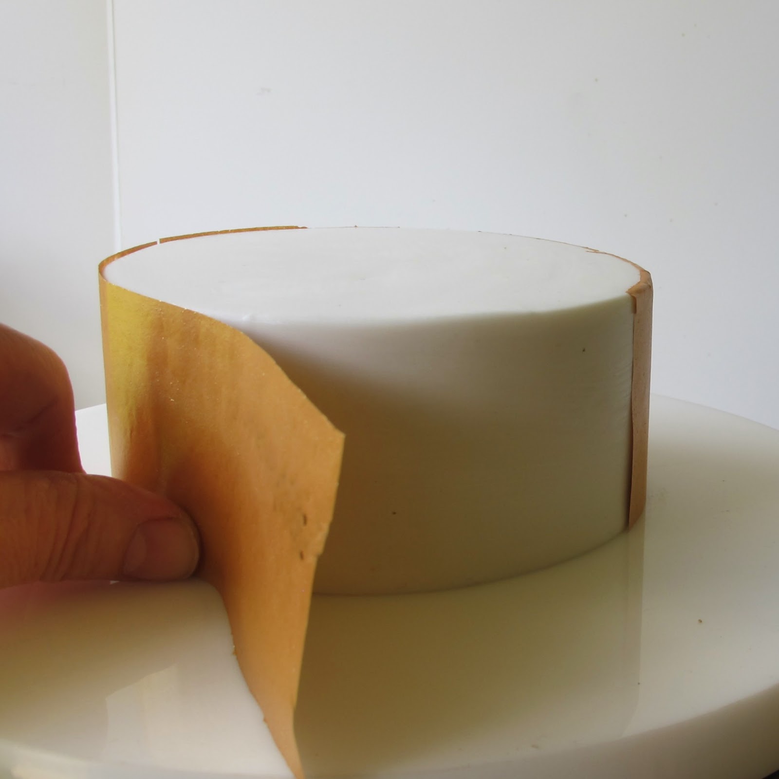 Anna Maria Cake Design: How to create faux Gold leaf using Claire ...