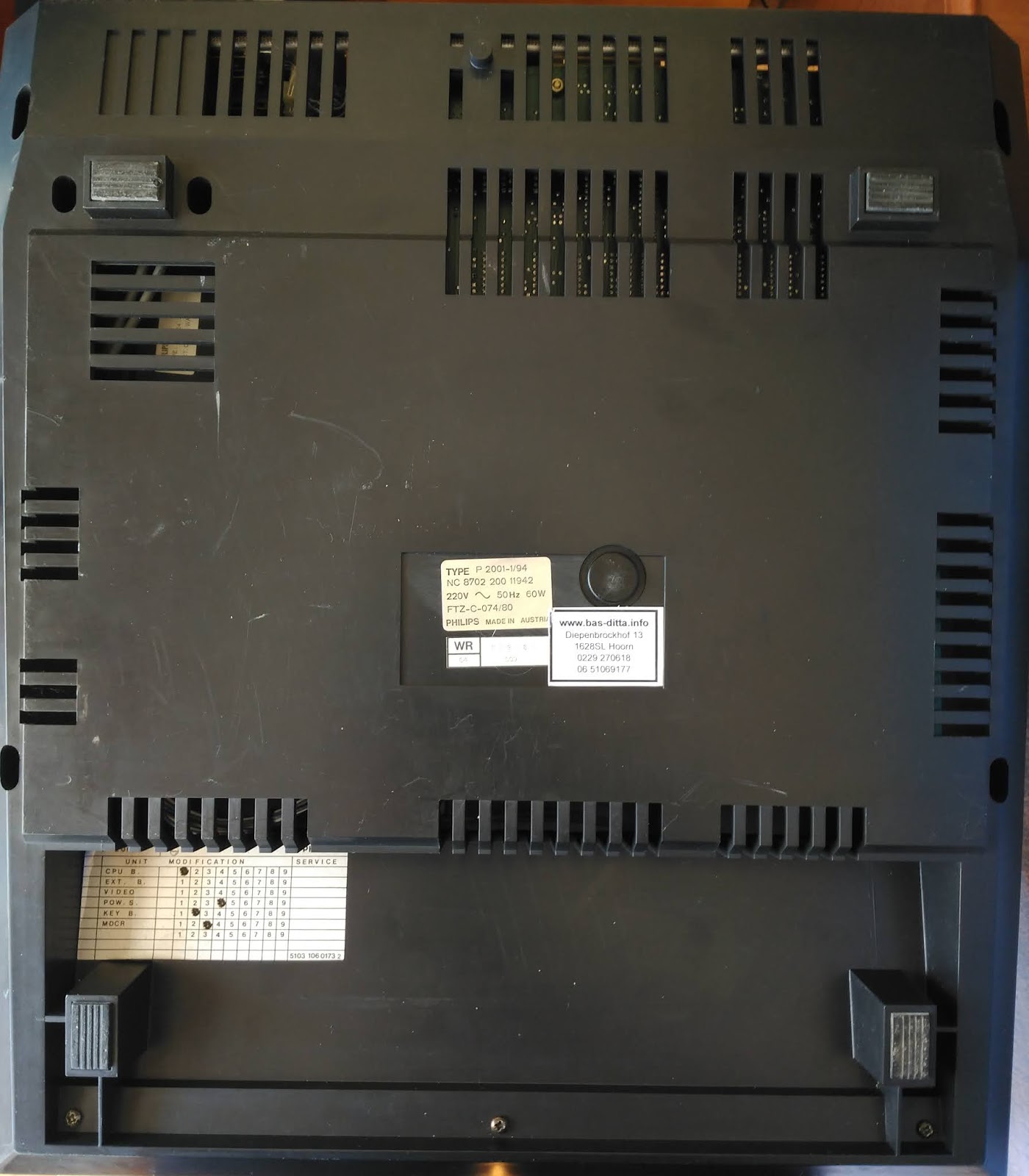 Retro Ordenadores Orty: Ordenador Philips P2000T (1981)