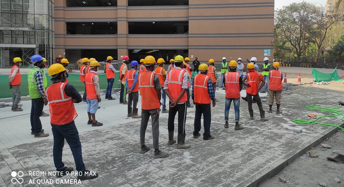 Workplace Safety - TBT-Daily Conducted Site Safety TBT -HINDI.