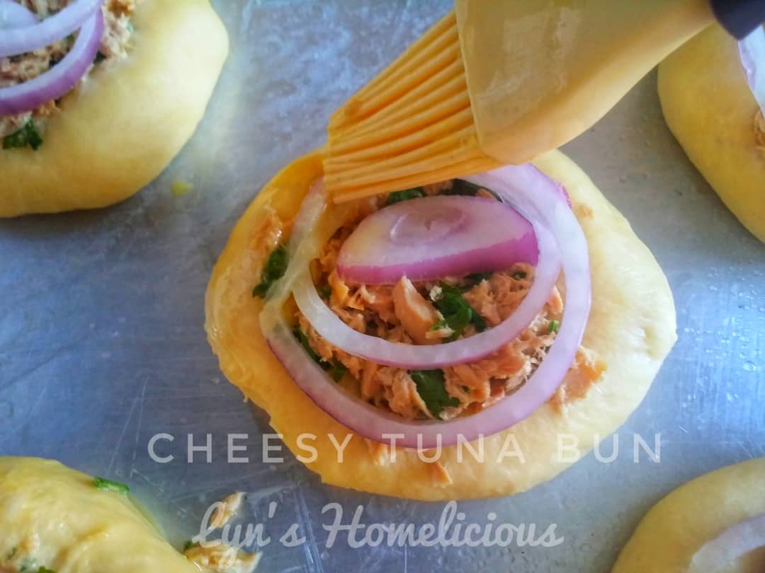 Cheesy Onion Tuna Bun | LYN'S HOMELICIOUS