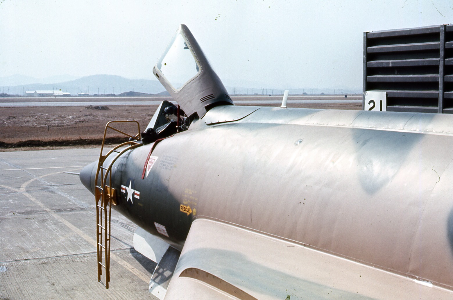 Oldsarges Aircraft Model blog: Vietnam era F-102 pictures.