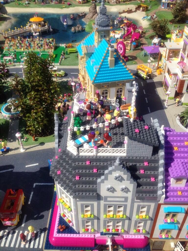 Heartlake Times: Friends display at Legoland Billund