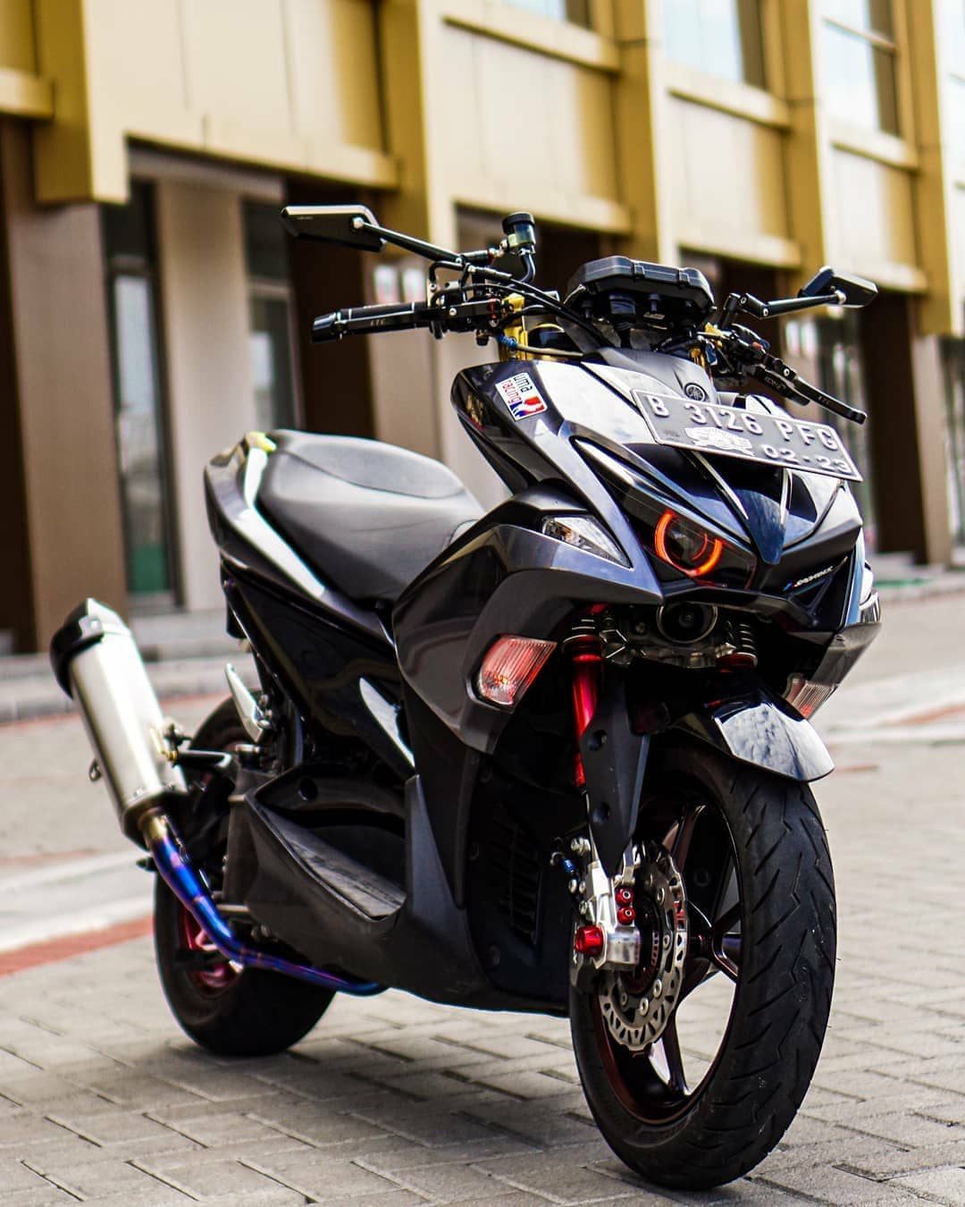 Modifikasi Motor Aerox Warna Hitam - Perumperindo.co.id