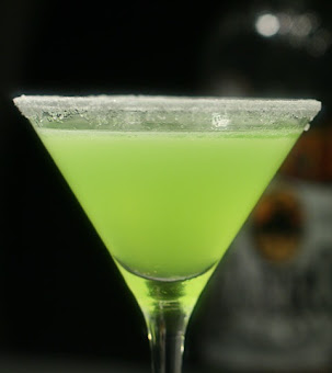 COCKTAILS & DREAMS: BLUE LAGGON COCKTAIL