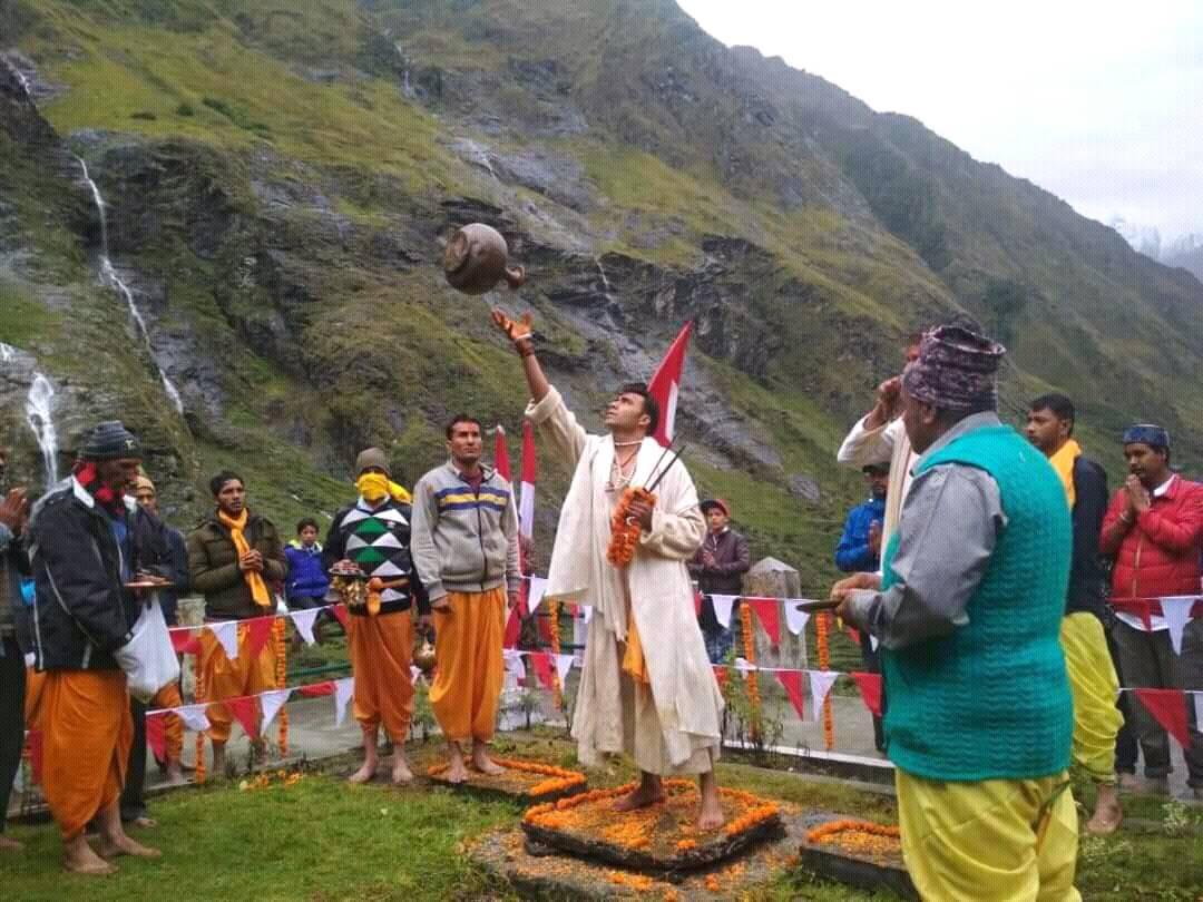 पहाड़ से पहाड़ी: Khiro Valley the ultimate and untouched full of alpine meadows..