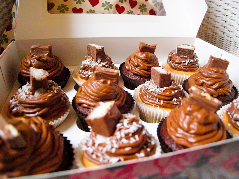 Good gobble!: Favourite Chocolate Bar His 'n' Hers Cupcakes