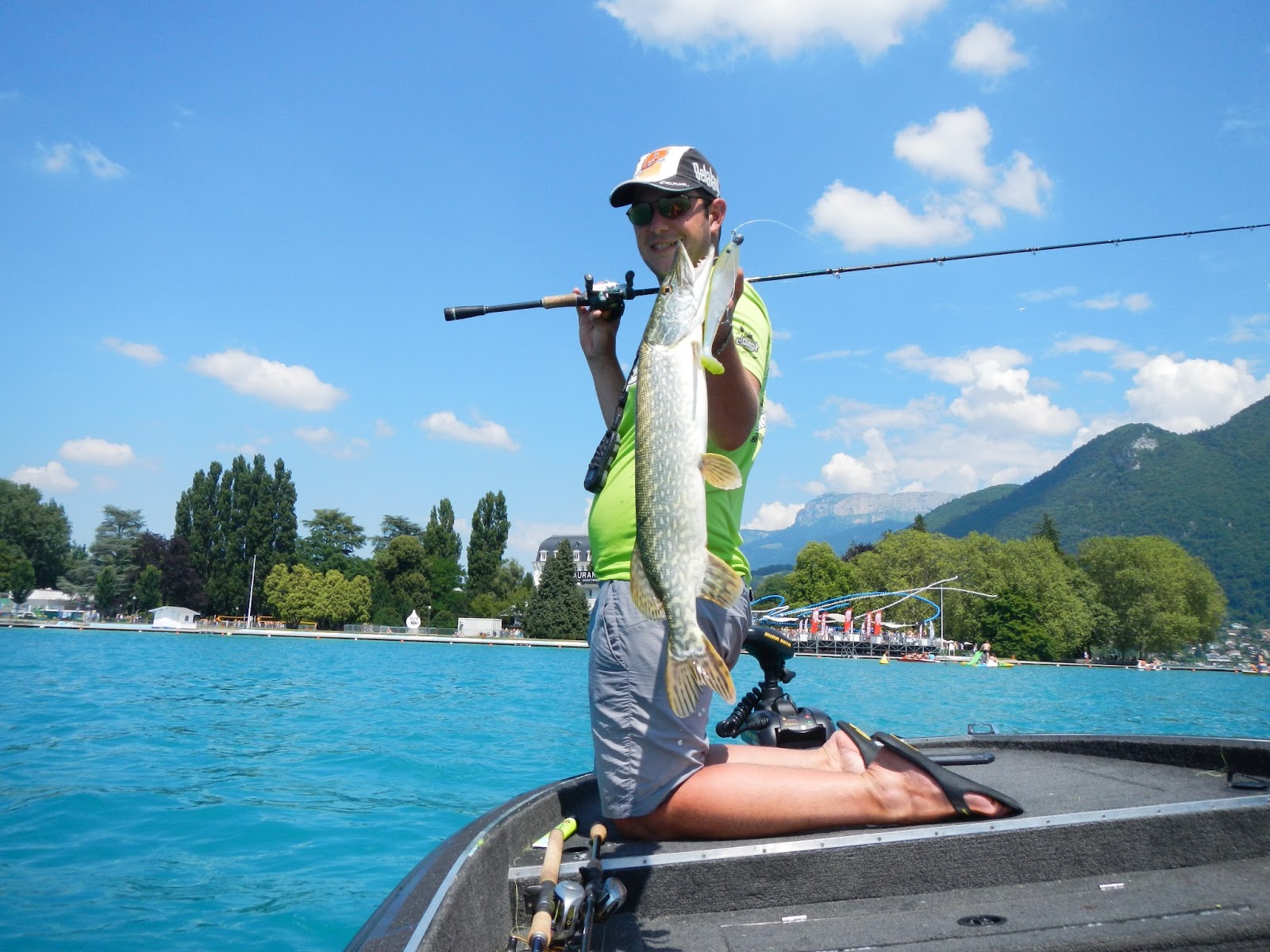 Matthieu Fishing Service: Annecy : La découverte et la rencontre d’un géant