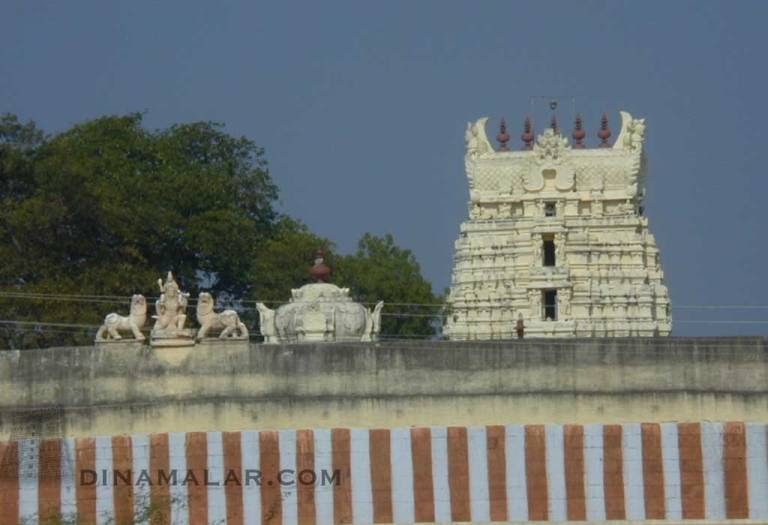 Kairavini karaiyinile - திரு அல்லிக்கேணி குளக்கரையோரம்: Bombs found at ...