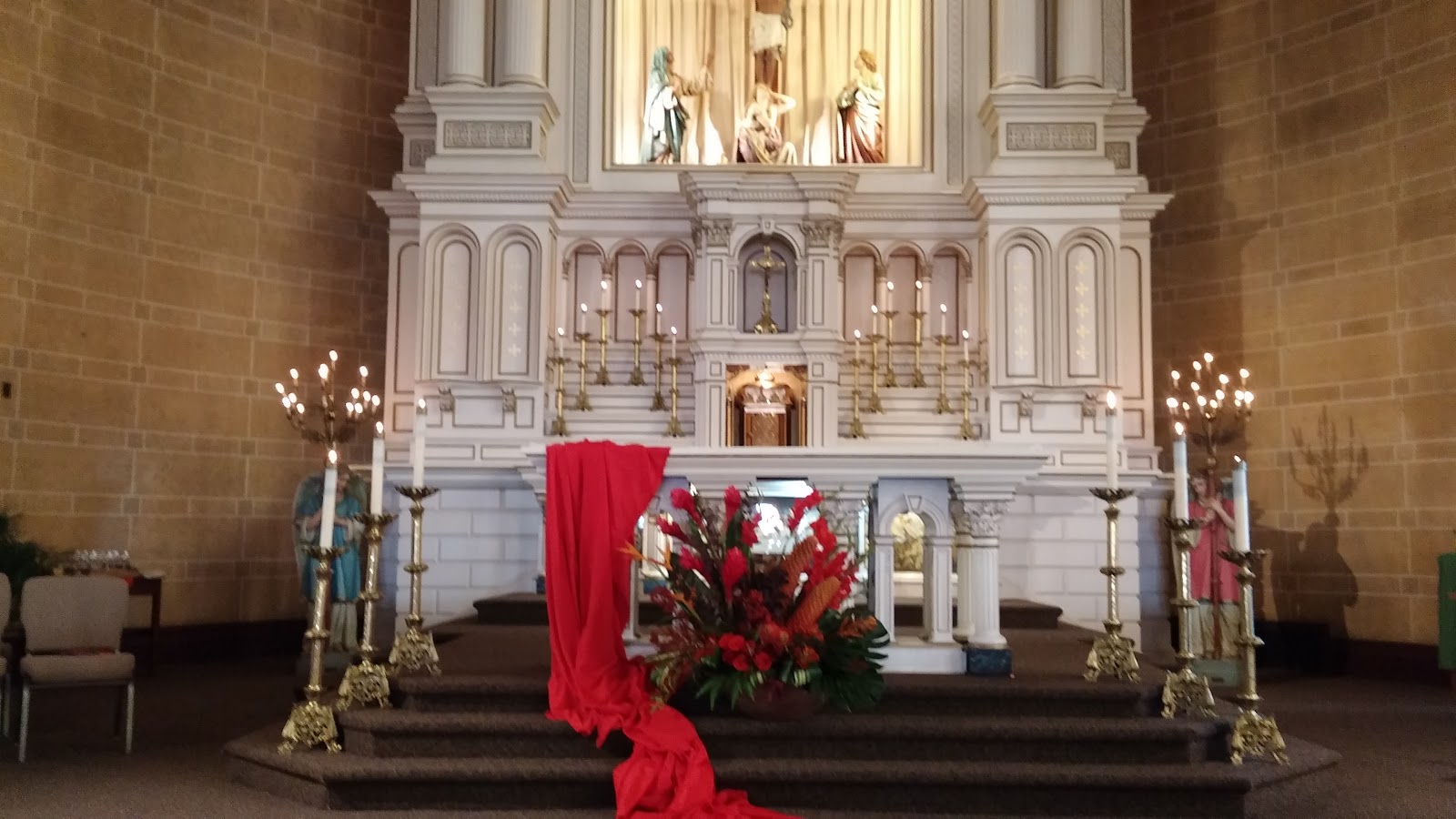 Mass of The Holy Spirit Decor