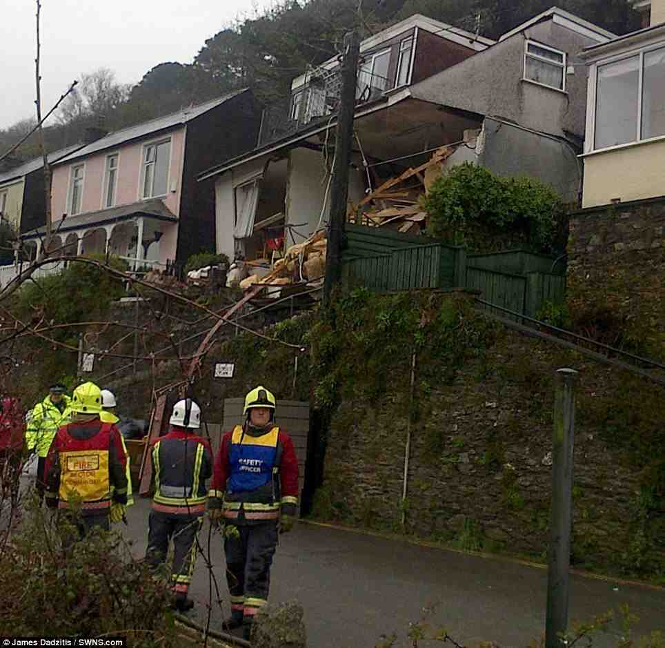 Sciency Thoughts: Woman dies as house destroyed by landslip in Looe ...