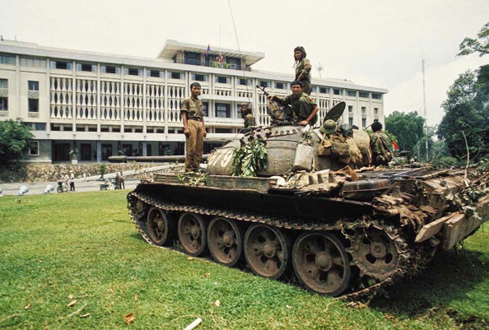 75 Color Photographs That Capture the Fall of Saigon in April, 1975 ...