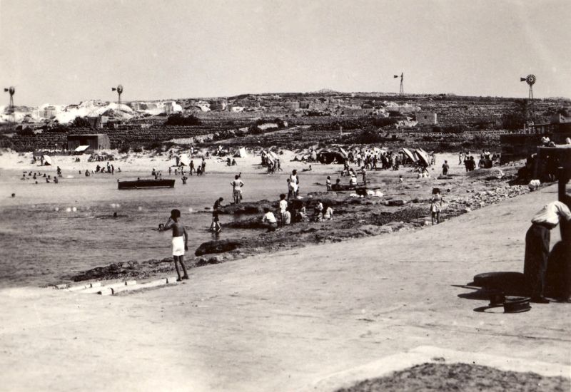 22 Rare Photos Capture Street Scenes of Malta in the Early 1950s ...