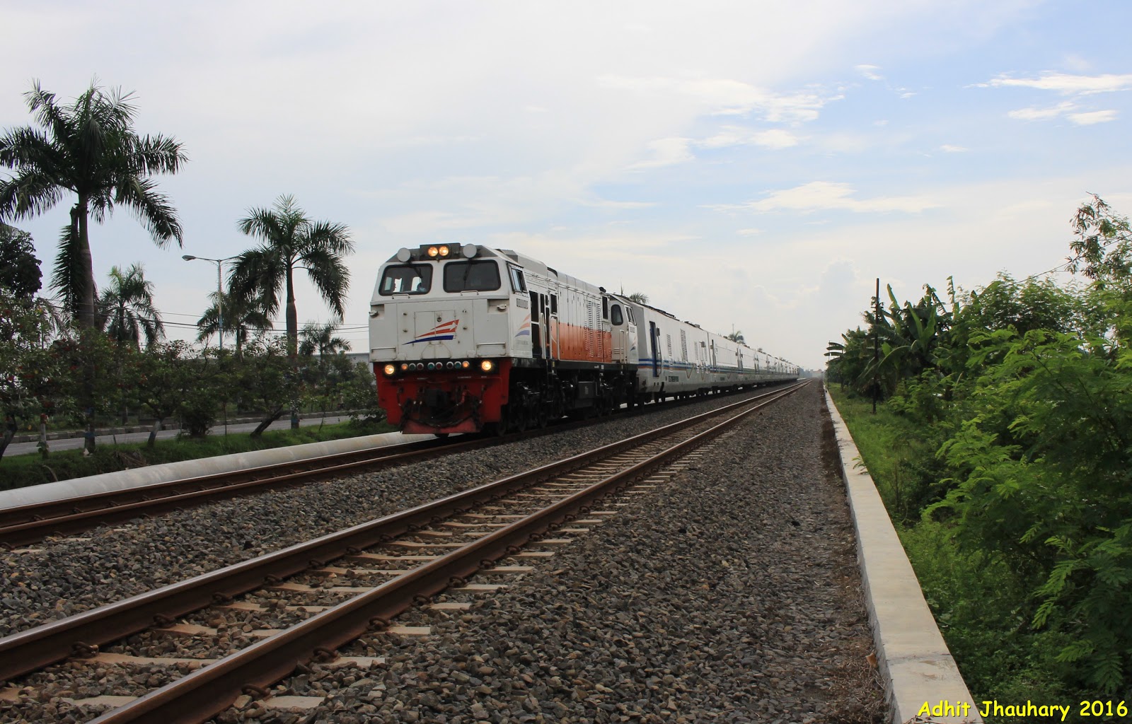 Kereta Api Argo Bromo Anggrek ( Review & Hunting)