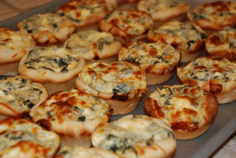 Tada's Kooky Kitchen: Baked Spinach Dip Mini Bread Bowls