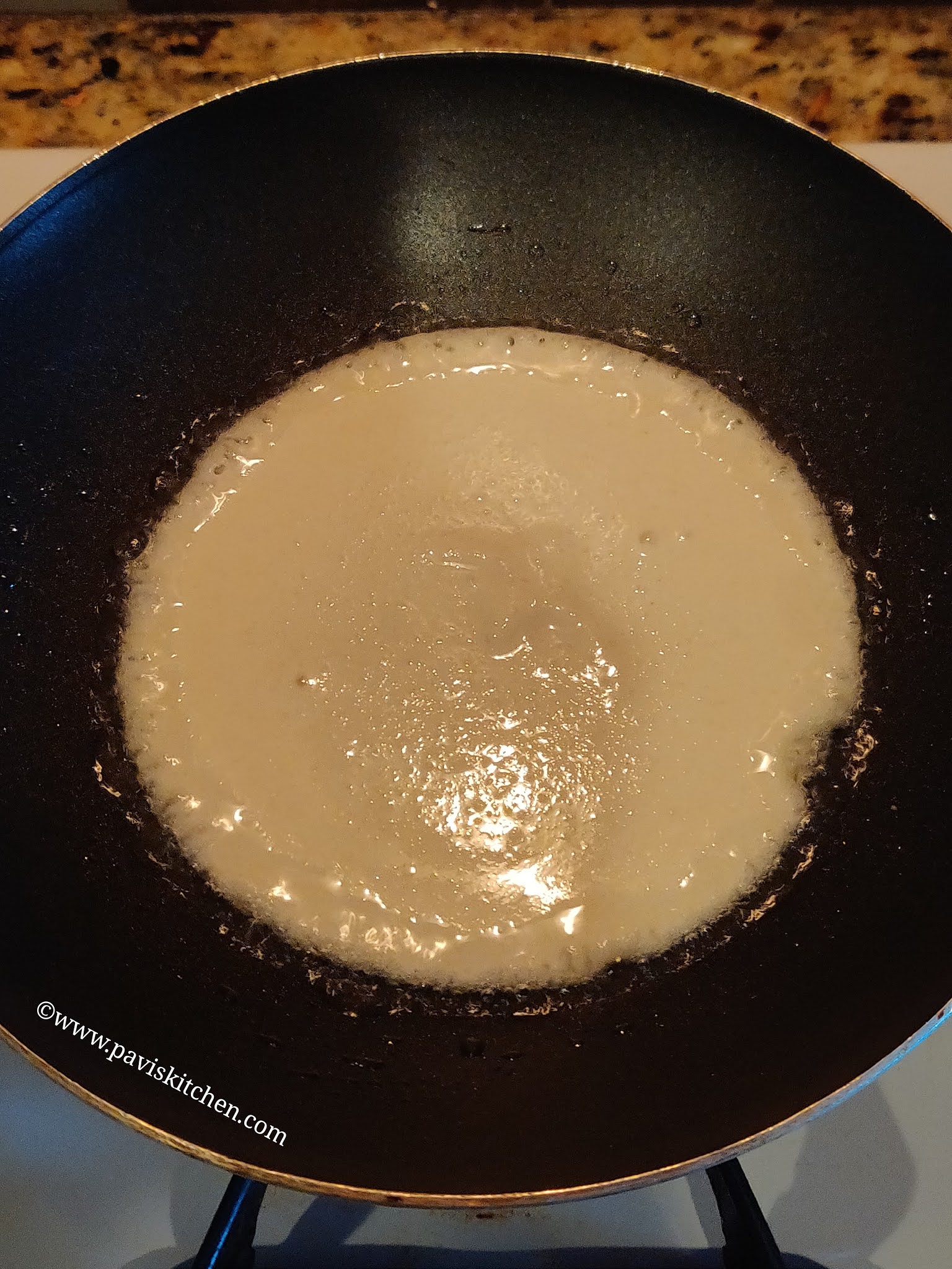 Dibba rotti recipe | Andhra minapa rotti recipe | pan Idli recipe with ...