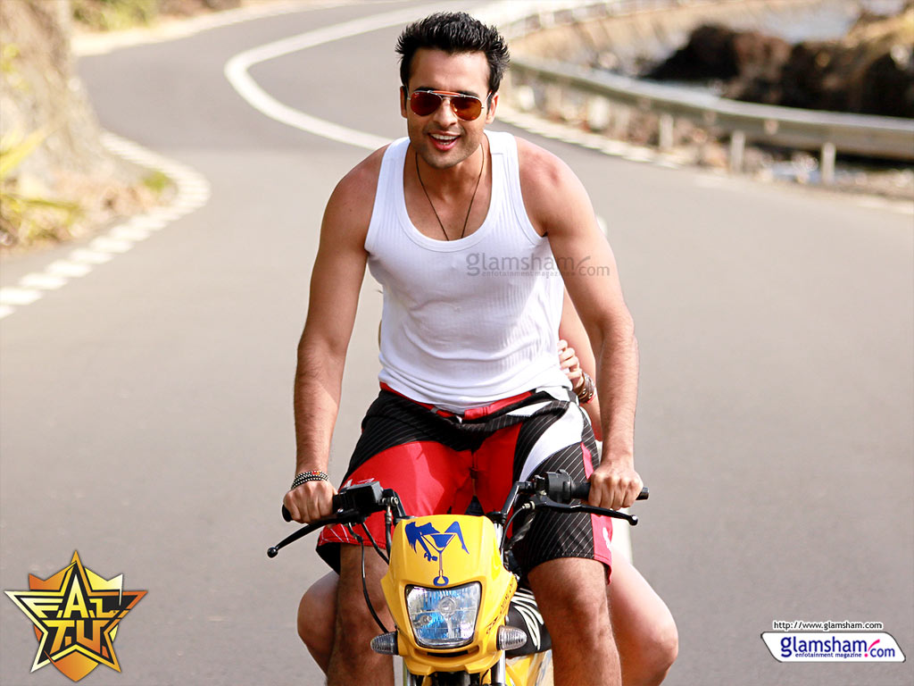 Wallpaper Schemas: F.A.L.T.U 2011 Movie Wallpapers