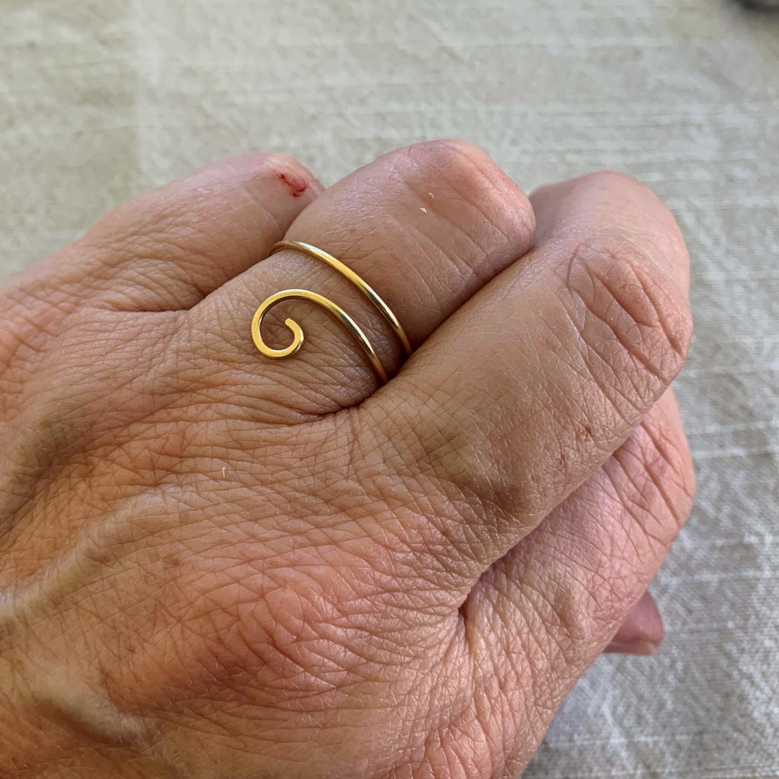 Lisa Yang Jewelry : Single Curl Wave Wire Ring Instructions