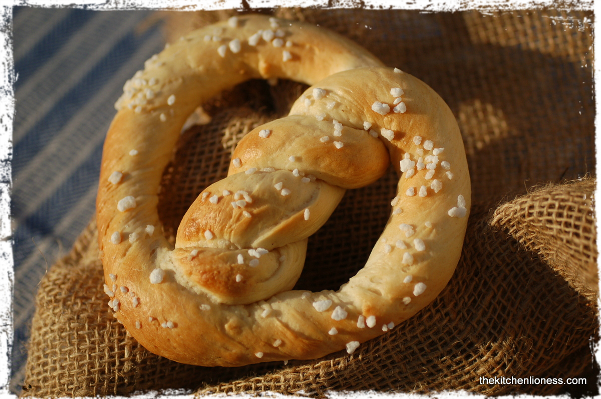 The Kitchen Lioness: Burger Brezel (Burger Pretzel)