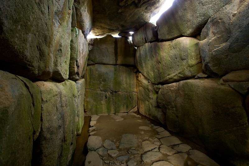 Kofun Tombs: Keyhole-shaped Mounds