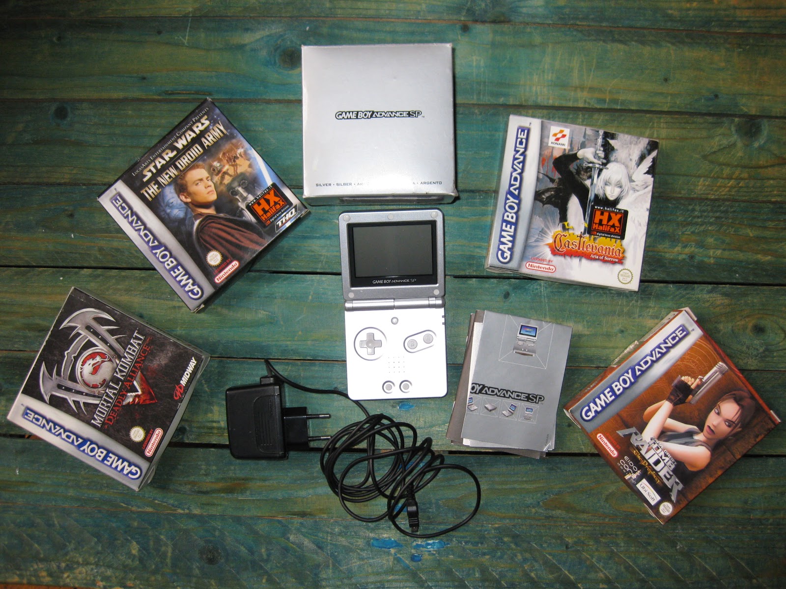 LUD1970 PHOTOS: NINTENDO GAME BOY ADVANCE SP SILVER + 4 GIOCHI