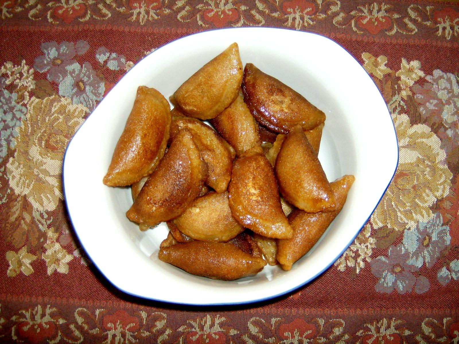 Live to eat: Mini qataif my way قطايف بالجبن