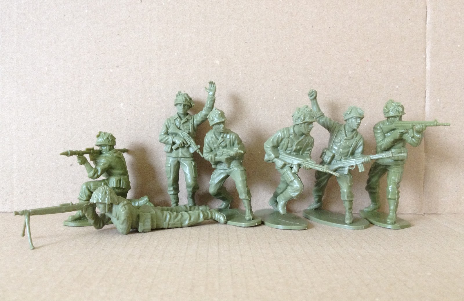 Commander of Plastic Men!: AIRFIX MODERN SERIES 1/32 SCALE