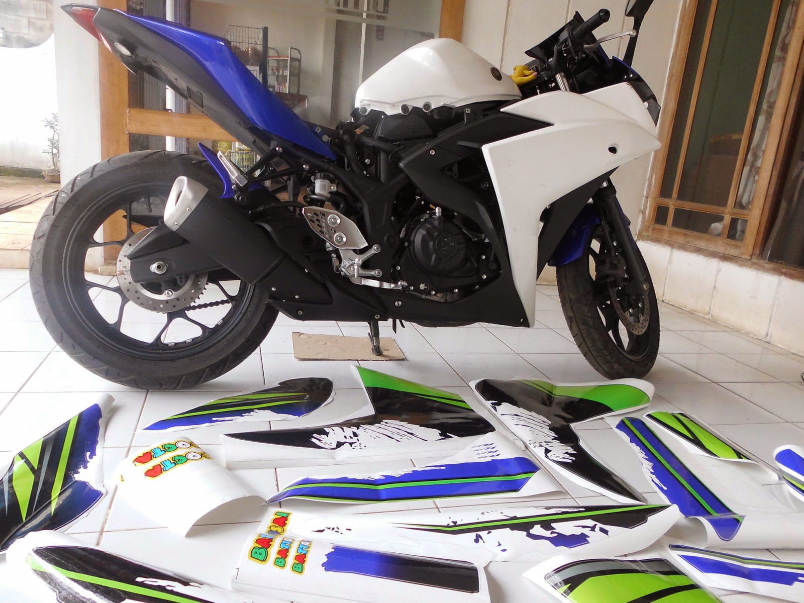 Modifikasi Custom Striping Motor Yamaha R25 Dengan Motif MotoGP by ...