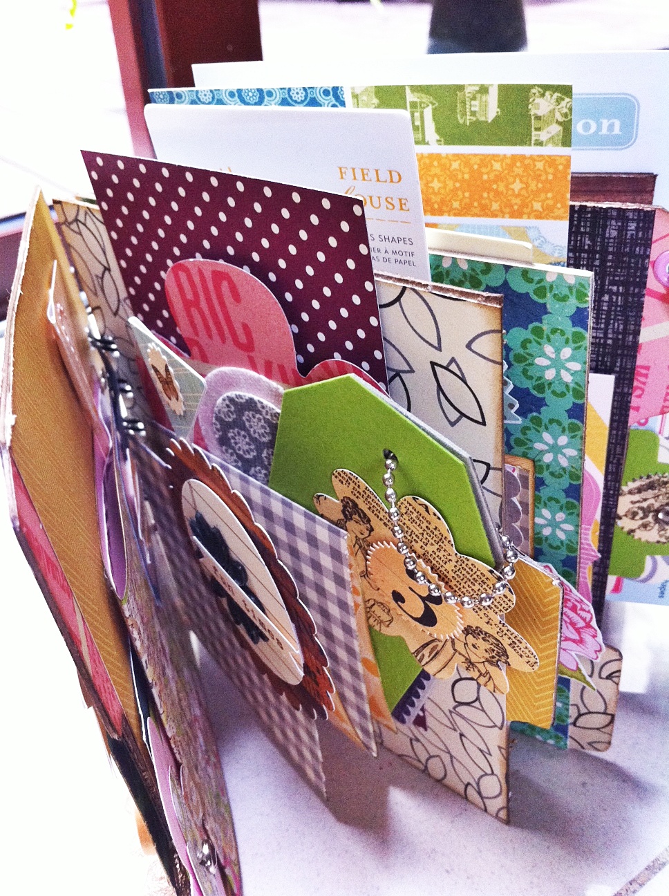 Scrappin Studio: Nov Handmade Mini Album