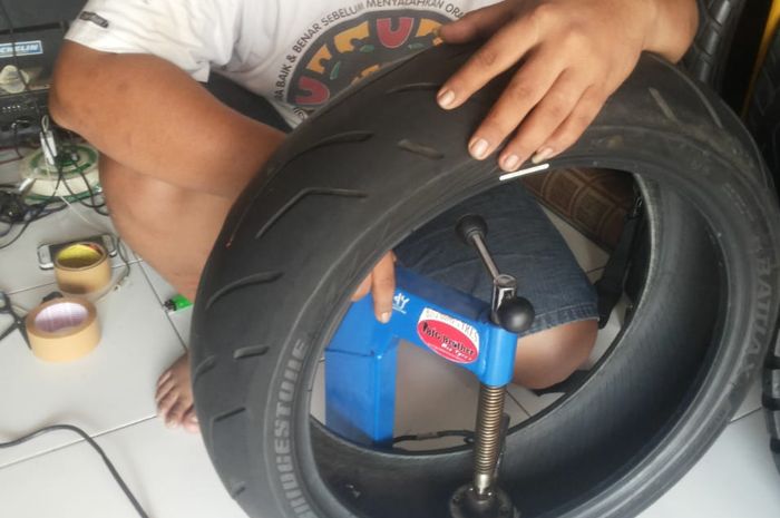 Perbedaan Tambal Ban Metode String Dan Titptop Pada Ban Tubeless - Info Ban Perbedaan Tambal Ban Metode String Dan Titptop Pada Ban Tubeless - Info Ban