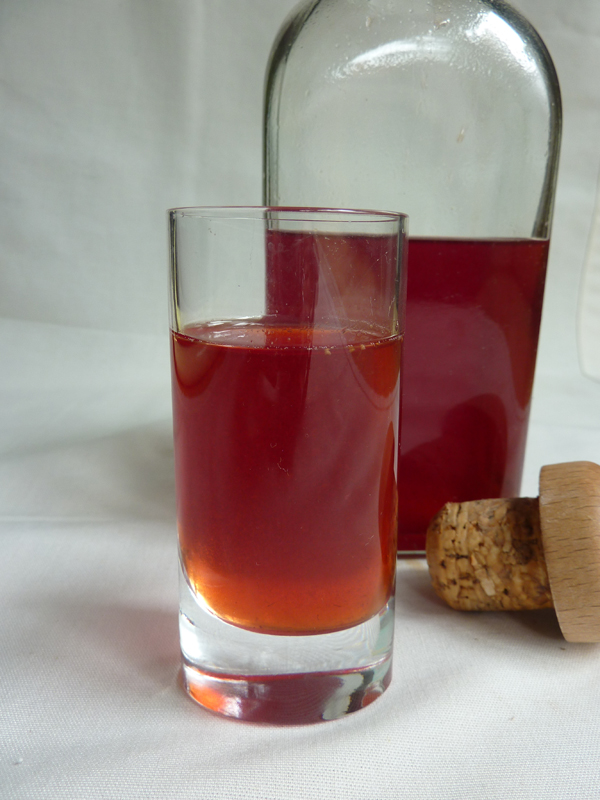 Charo y su Cocina: LICOR DE FRESAS (TRADICIONAL)