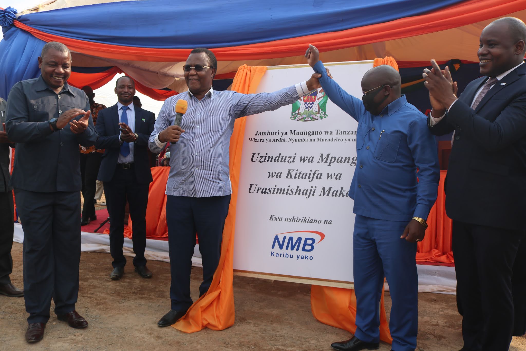 LUKUVI AZINDUA MPANGO WA KITAIFA WA URASIMISHAJI MAKAZI,BENKI YA NMB ...