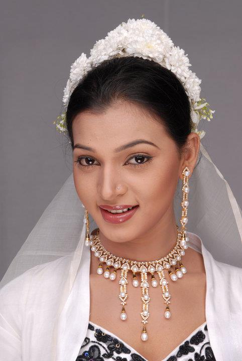 Barsha has signed contract with Grameenphone | BANGLADESHI MODEL NEWS