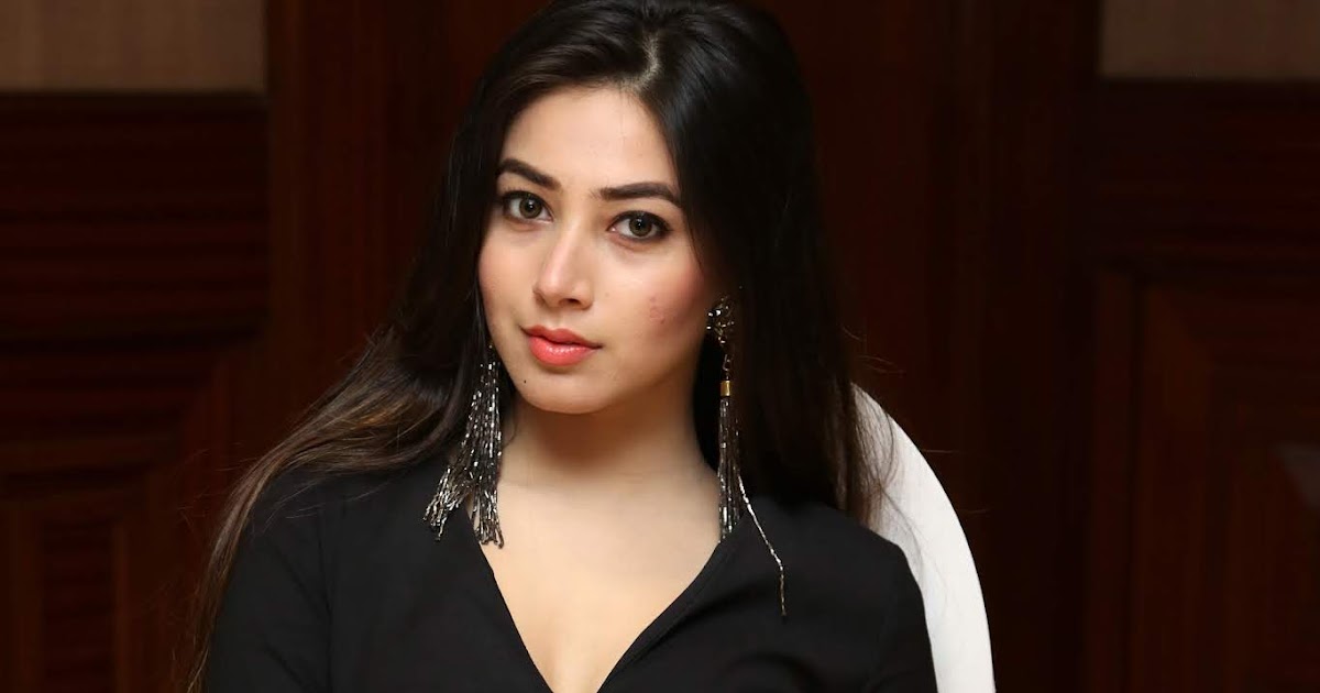 Milky Hot Thighs & Legs of Indian Celebs : Alankrita Bora ( Miss Diva ...