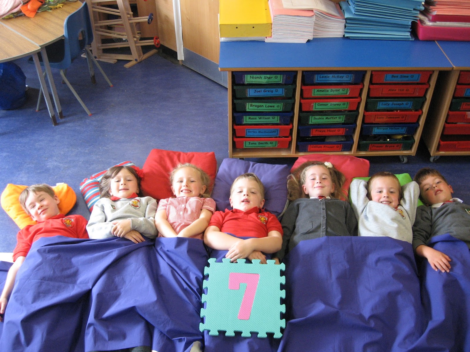 Let's be Artists in Mathematics: TEN IN THE BED by P1