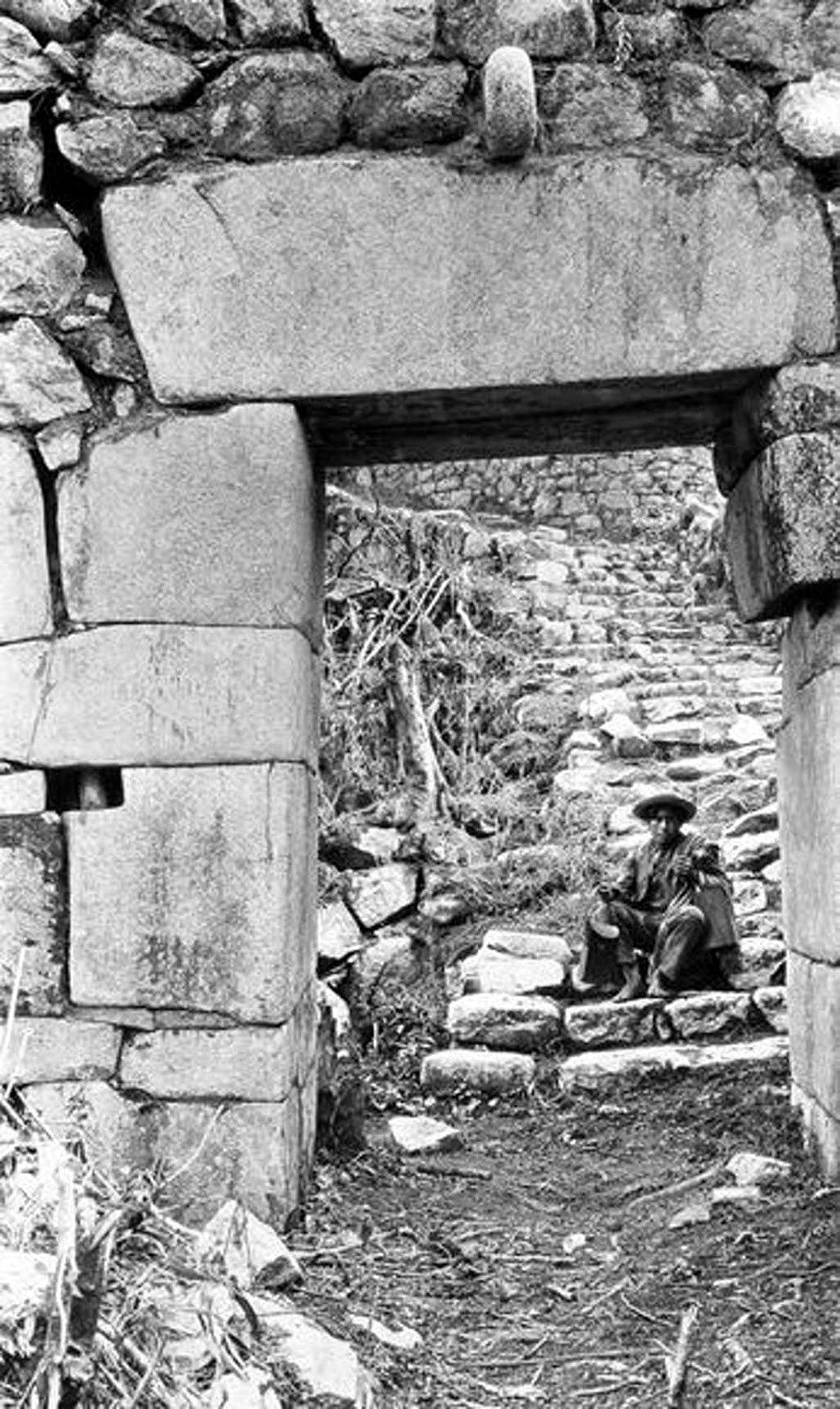 Amazing Then and Now Photographs of Machu Picchu After Excavation in ...